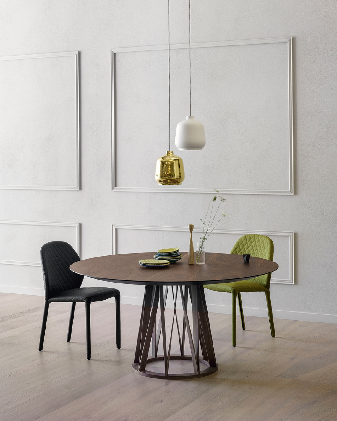 The Elegance of the Round Table - Discovering the Art of Living with ...