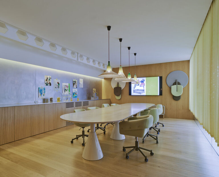 Multi-Functional Tables - Discovering the Art of Living with Lomuarredi ...