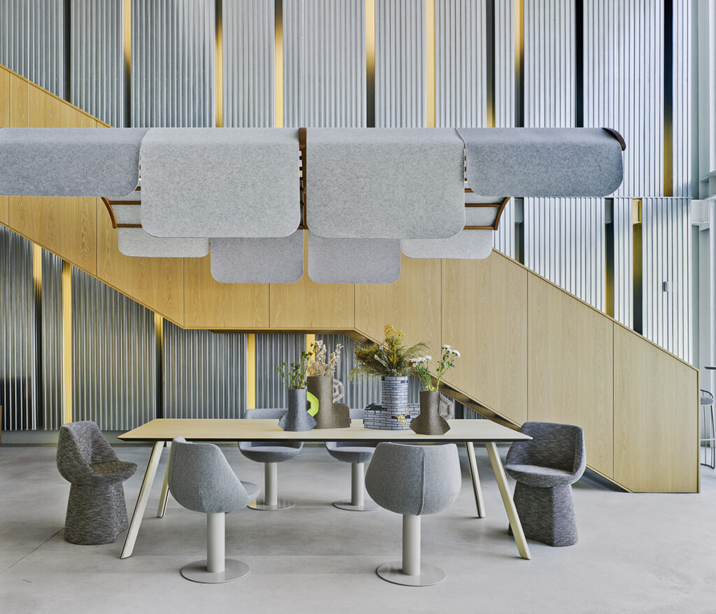 Multi-Functional Tables - Discovering the Art of Living with Lomuarredi ...