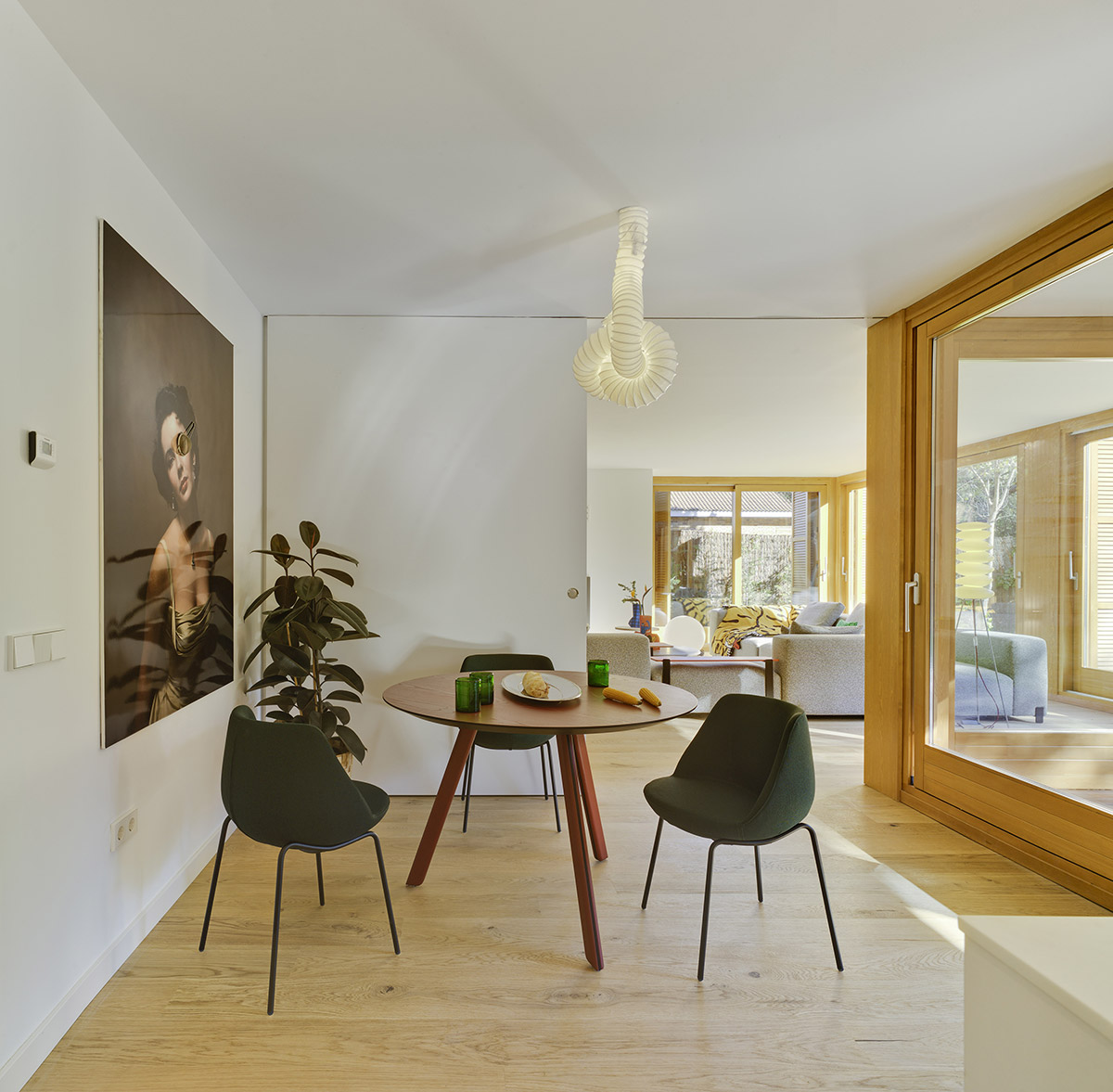 Where to Place the Dining Table - Discovering the Art of Living with ...